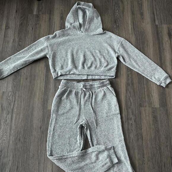 ALO Yoga | Tops | Grey Twopiece Tracksuit Hoodie And Sweatpants | Poshmark